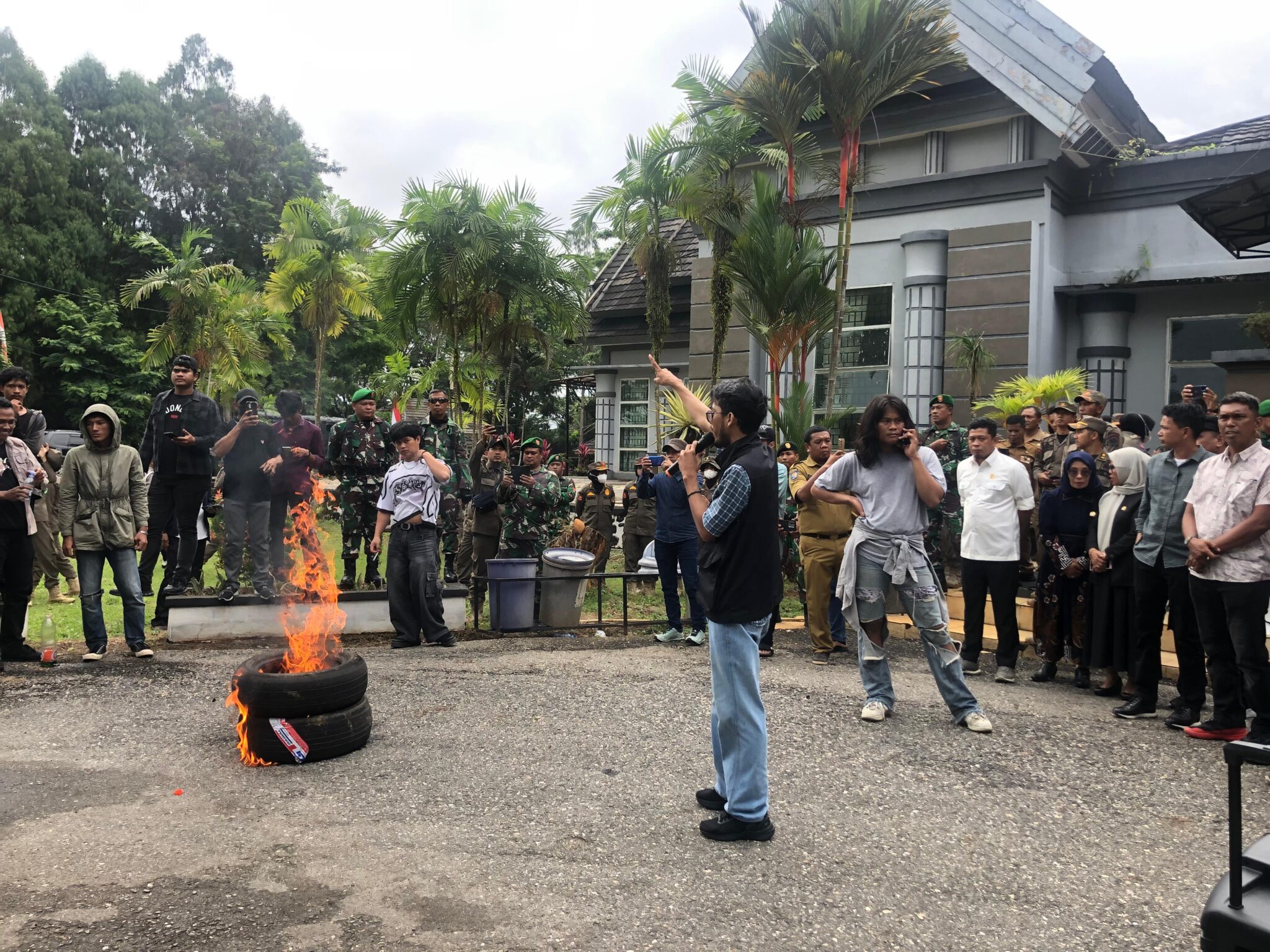 Aliansi Mahasiswa, Pemuda, dan Masyarakat Gelar Aksi Damai di Luwu ...